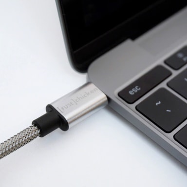 Fuse Chicken Armour USB-C laddkabel (2m) - Elgiganten - Elgiganten