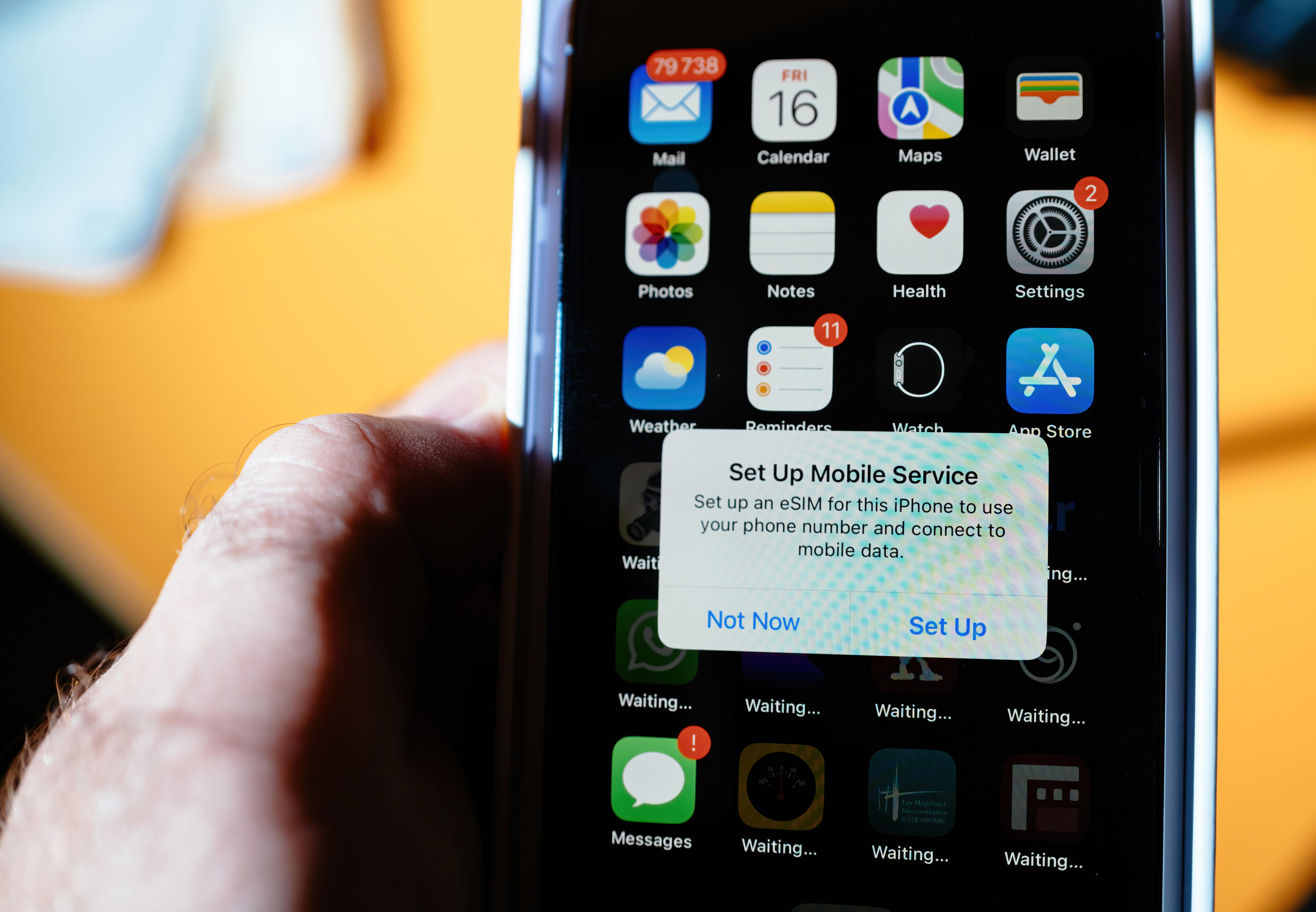 eSIM for iPhone | Compatible Models and Setup Tips - Elgiganten